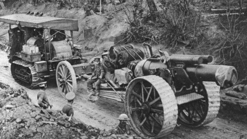 WW1 convoy travels to Great Dorset Steam Fair - BBC News