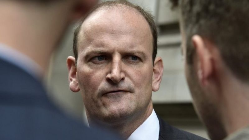 UKIP gains first elected MP with Clacton win - BBC News