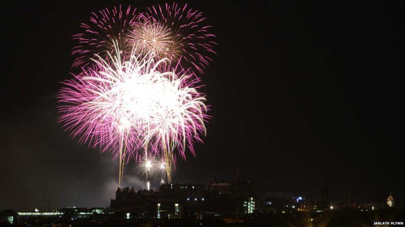 In pictures: Edinburgh International Festival fireworks - BBC News
