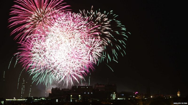 In pictures: Edinburgh International Festival fireworks - BBC News