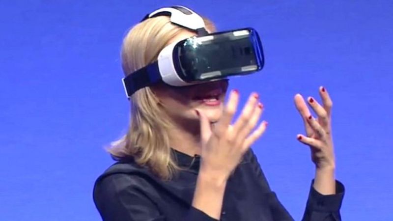 Samsung reveals Gear VR headset and Galaxy Edge smartphone - BBC News