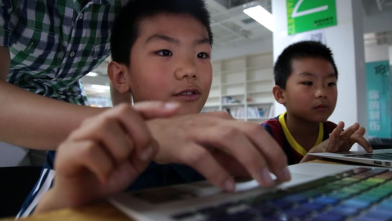 Hi-tech classes for Chinese children - BBC News