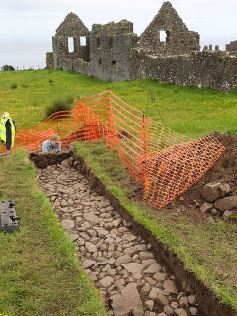 Lost Dunluce town reveals plantation secrets - BBC News