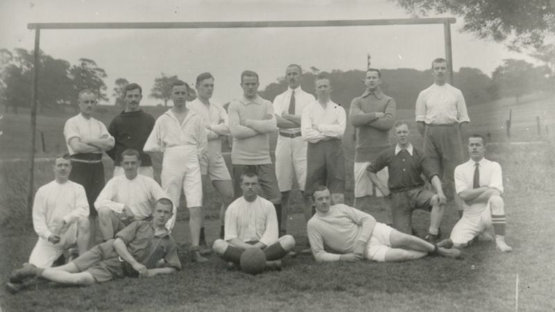 Derby photo studio's 140-year-old pictures to go on show - BBC News
