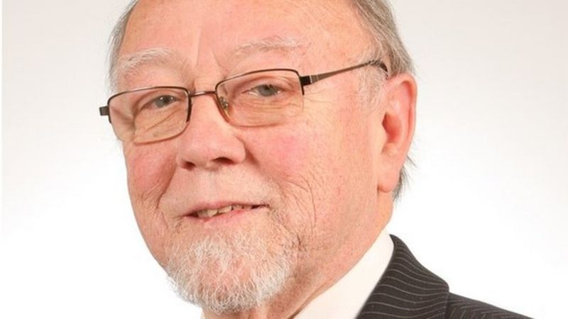 Labour MP Jim Dobbin dies aged 73 - BBC News