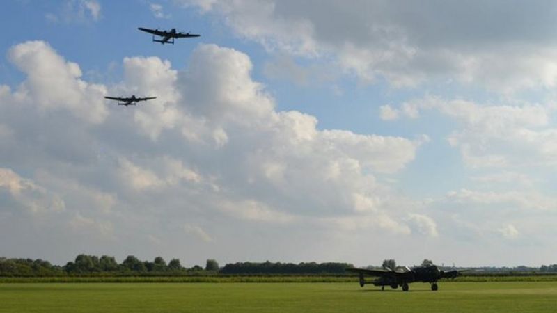 Lancaster bombers flypast at 'Dambusters' Derwent Dam - BBC News