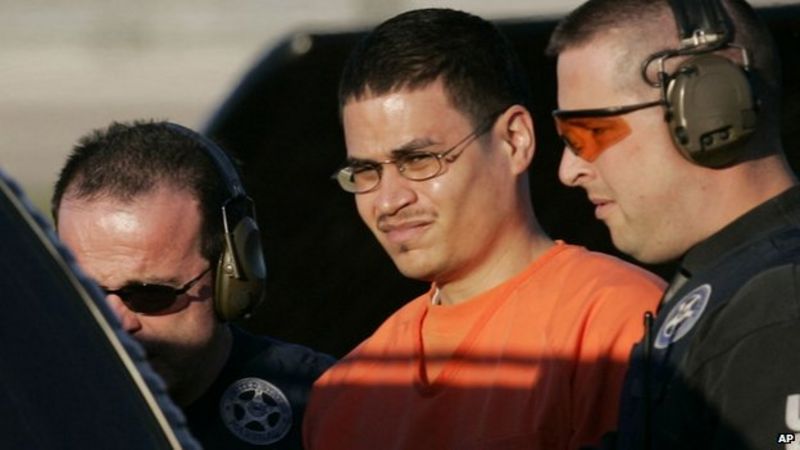 Convicted terrorist Padilla given new 21-year sentence - BBC News