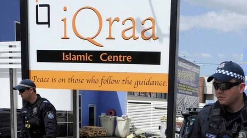 Australia raids over 'Islamic State plot to behead' - BBC News