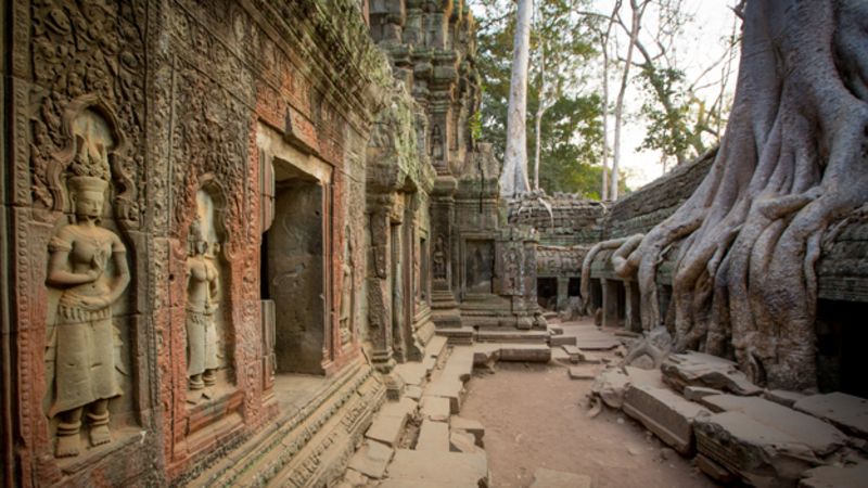 Beyond Angkor: How lasers revealed a lost city - BBC News