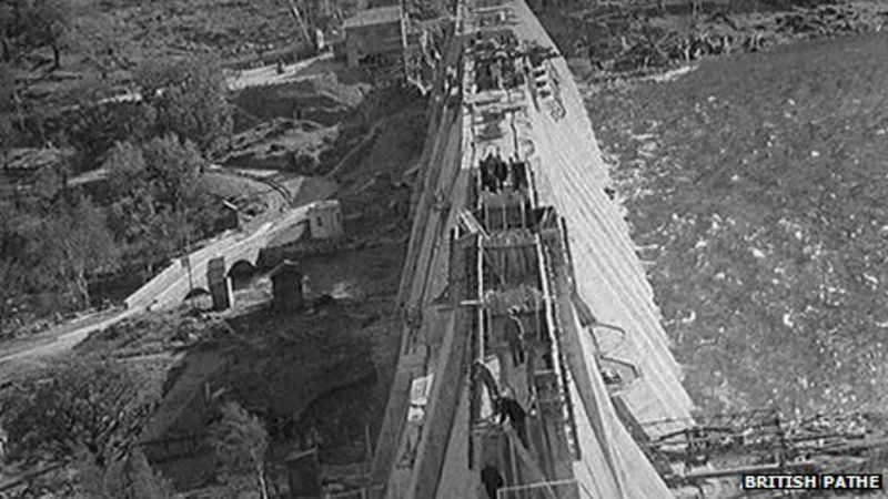 Flooded village of Mardale emerges after dry weather - BBC News