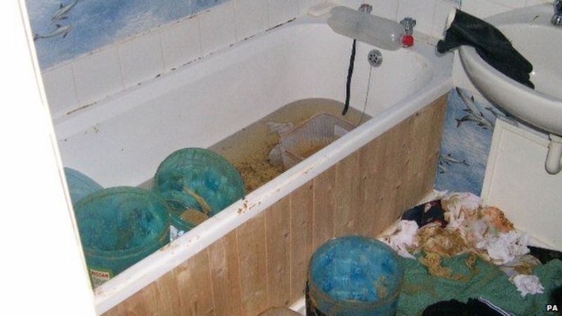 Sewer sensors to sniff out bomb ingredients - BBC News