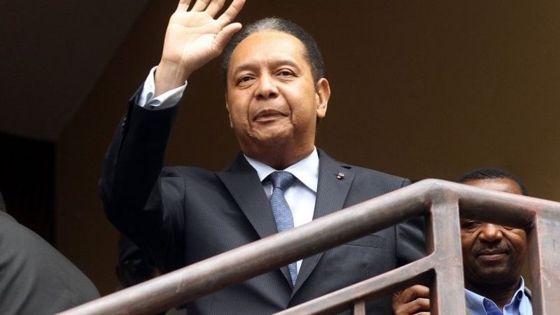 Haiti capital hit by anti-government clashes - BBC News