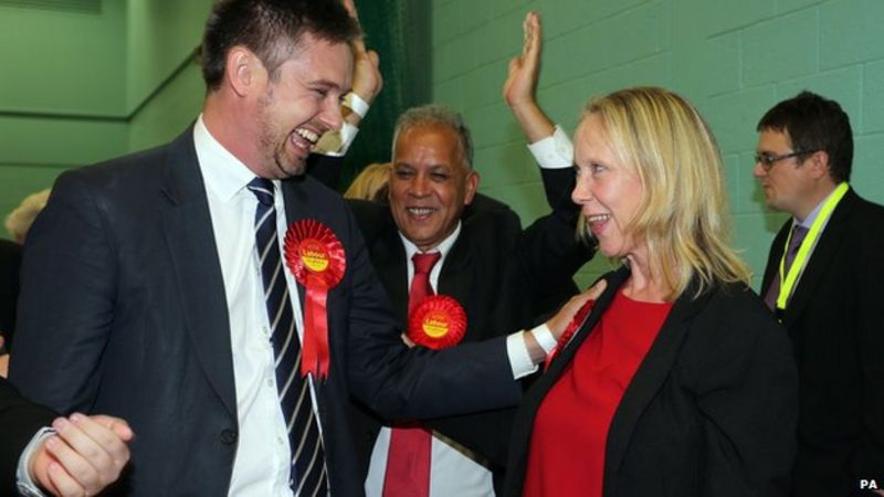 UKIP gains first elected MP with Clacton win - BBC News