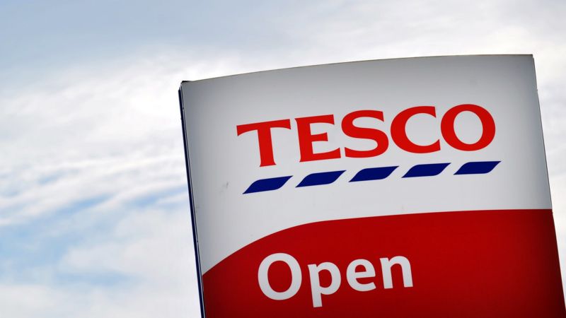 Tesco shares slump after raised profit error - BBC News