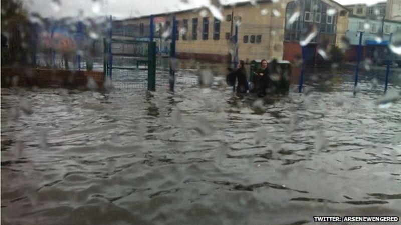 Belfast flooding: Clean-up after 30 homes are damaged - BBC News