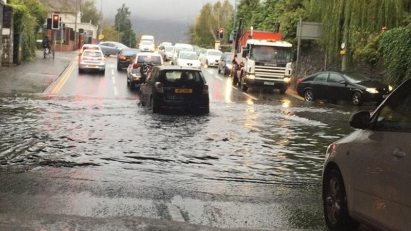 Belfast flooding: Clean-up after 30 homes are damaged - BBC News