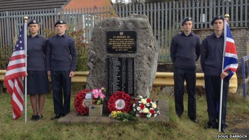 Wirral air crash memorial takes place in Prenton - BBC News