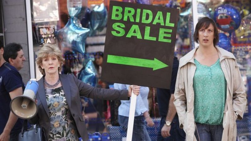 Miranda Hart calls time on BBC sitcom - BBC News