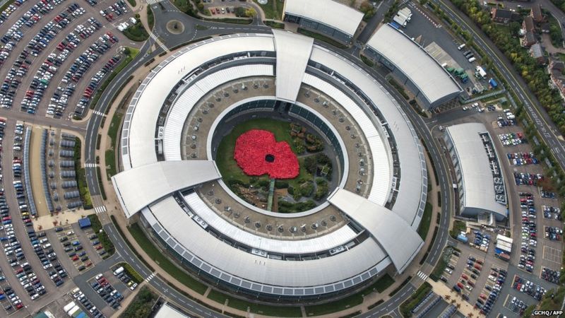 Giant poppy made by 1,400 GCHQ intelligence agency staff - BBC News