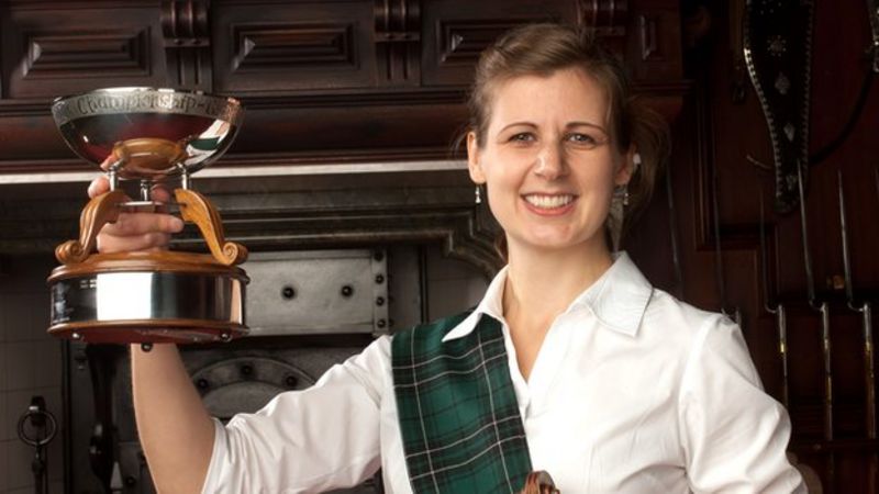 Glenfiddich piping and fiddle champions crowned - BBC News
