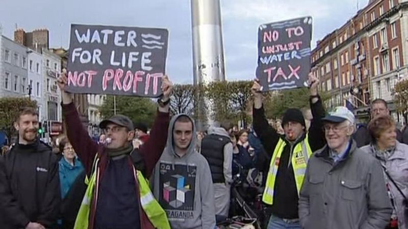 Water charges: Almost 100 protests across Republic of Ireland - BBC News