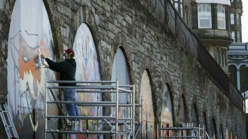 Scotland's largest graffiti art project under way in Edinburgh - BBC News