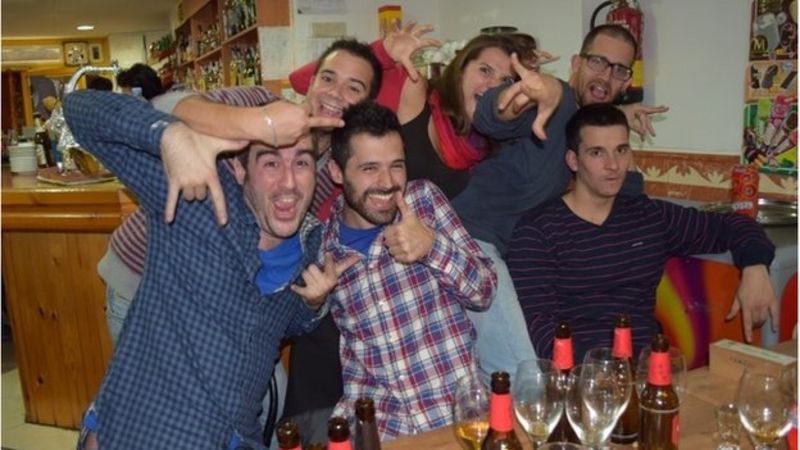 Catalonia vote: 80% back independence - officials - BBC News