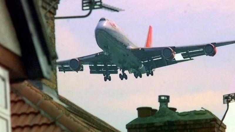 Heathrow airspace trials: Life under the flight path - BBC News