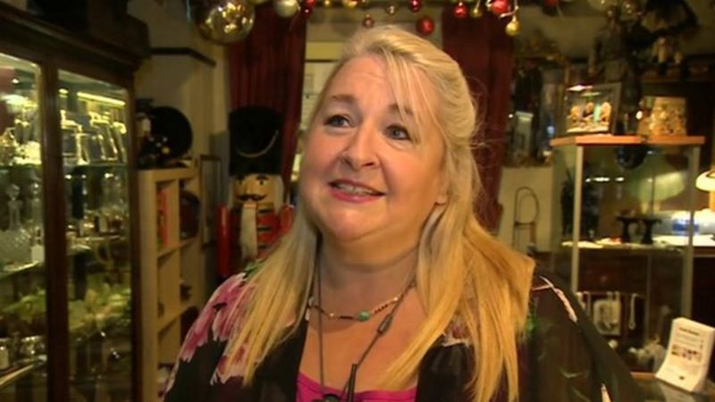 TV antiques expert Alison Chapman's shop raider jailed - BBC News