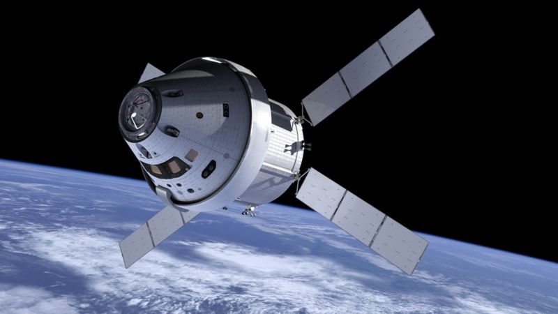 Nasa’s Orion spaceship makes splashdown - BBC News