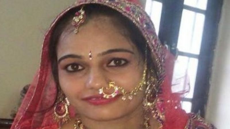 India: Parents held for 'honour killing' of Delhi woman - BBC News