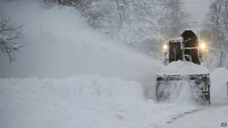 Deadly snowstorm hits northern US - BBC News