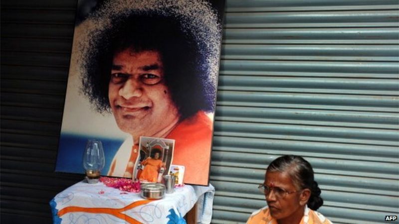 Why so many Indians flock to gurus - BBC News