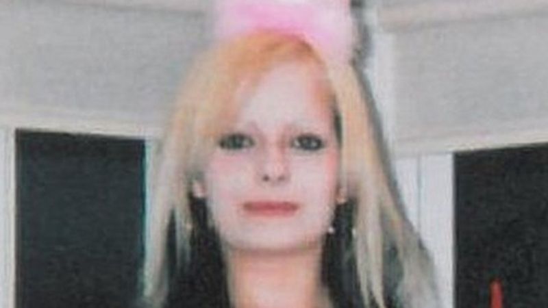 Lowestoft's Fiona Anderson 'killed children and wrote on bodies' - BBC News