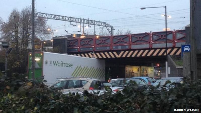 Waitrose lorry wedged under Colchester railway bridge - BBC News