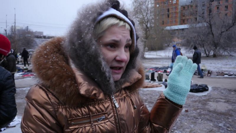 Russian rouble in free-fall despite shock 17% rate rise - BBC News