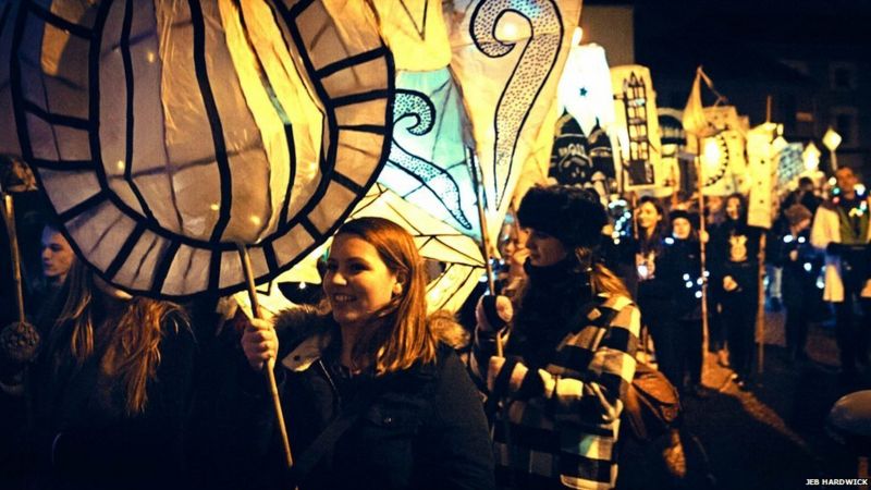 Brighton Winter Solstice: Burning the Clocks - BBC News
