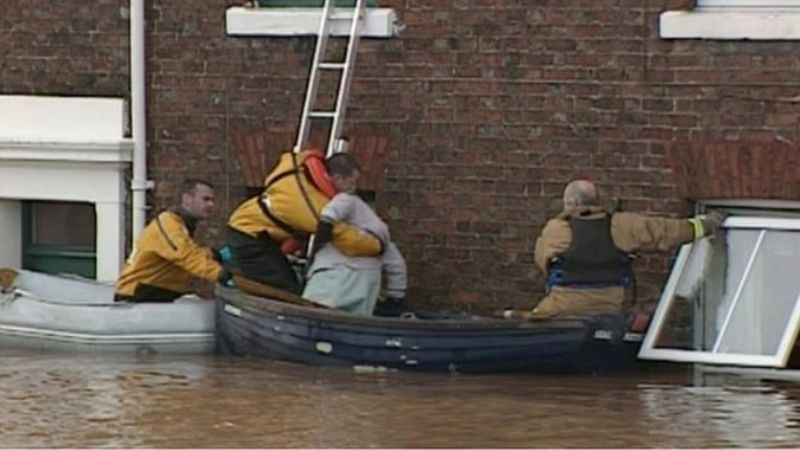 How Carlisle has changed 10 years since devastating floods - BBC News