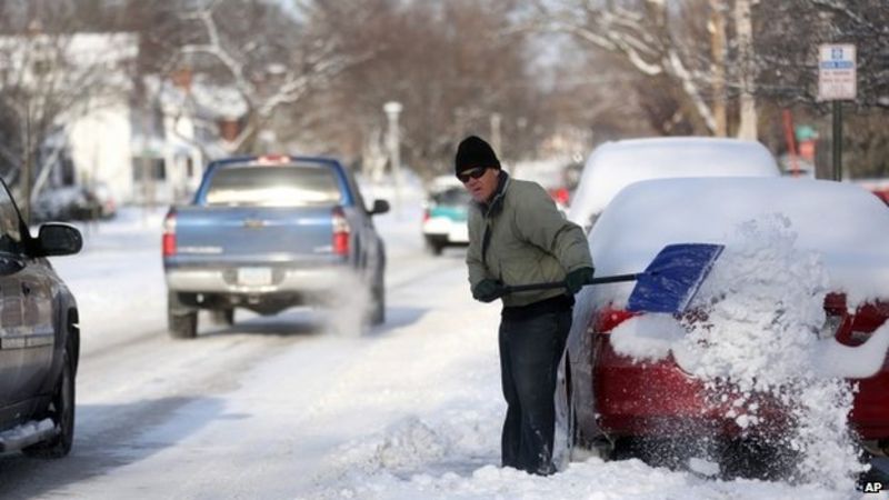 'Dangerously cold' temperatures and snow across US - BBC News