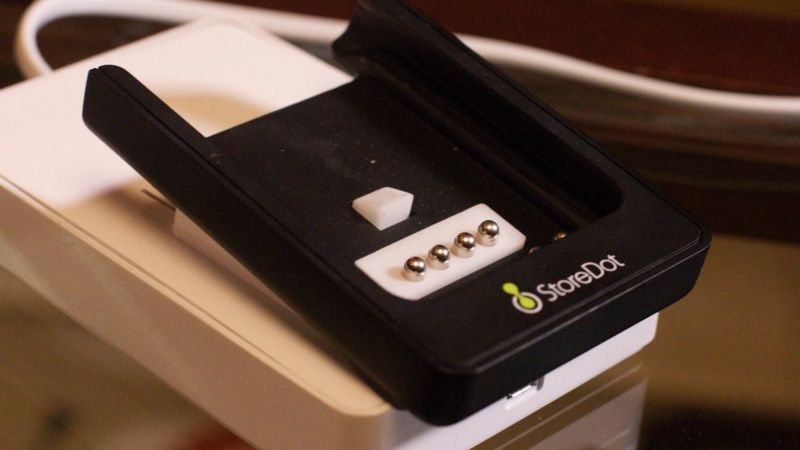 Smartphones that charge in five minutes 'could arrive next year' - BBC News