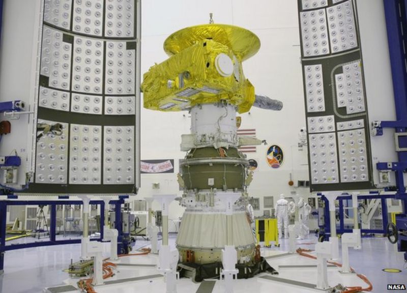 'Planet' Pluto comes into view - BBC News