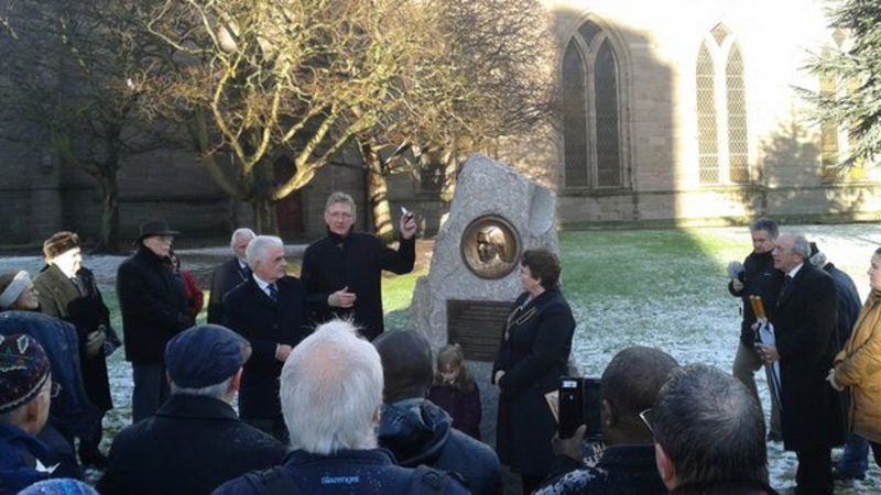 Memorial to missionary Mary Slessor unveiled in Dundee - BBC News