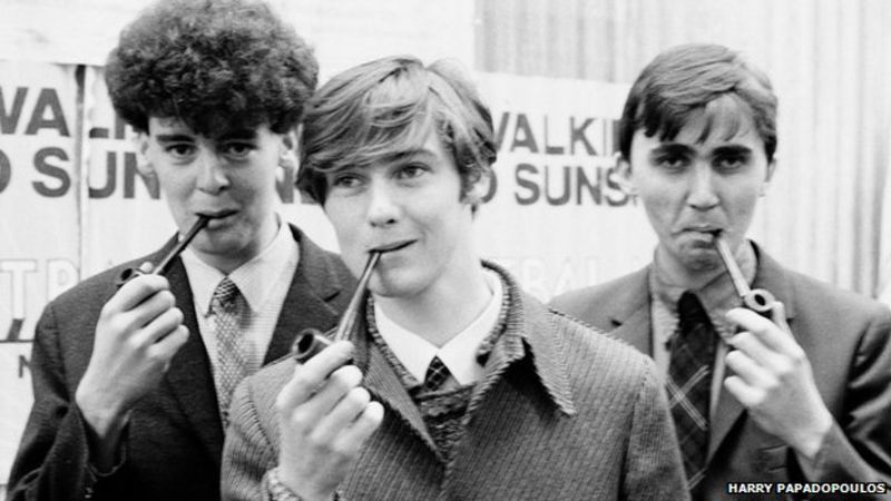 Photos of Harry Papadopoulos capture lost era of Scottish music - BBC News