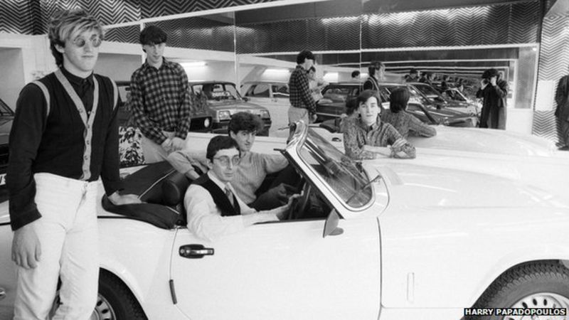 Photos of Harry Papadopoulos capture lost era of Scottish music - BBC News