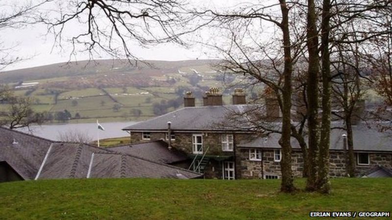 Girl airlifted from Urdd Glan-llyn activity centre - BBC News