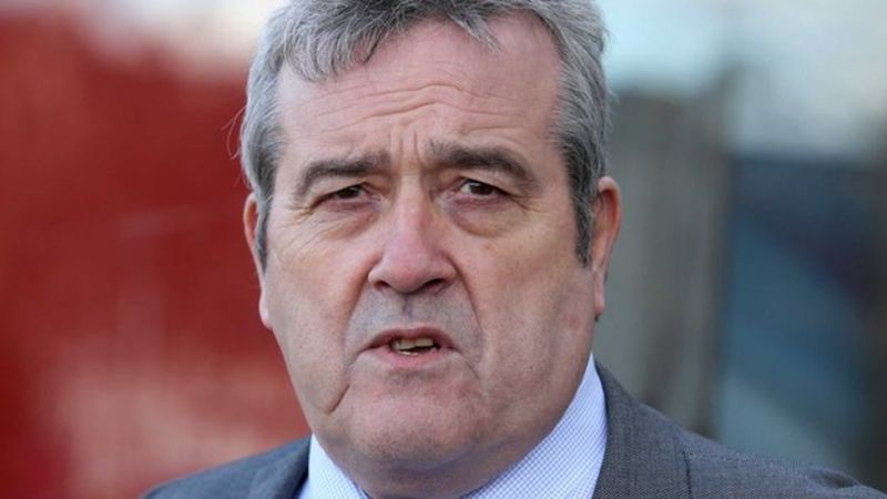 Midlothian Labour MP David Hamilton to stand down - BBC News