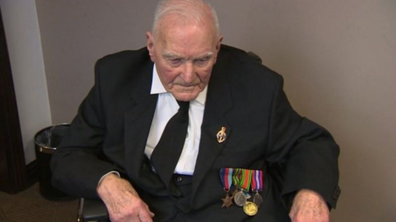 Plaque marks 100 years since Blind Veterans UK founded - BBC News