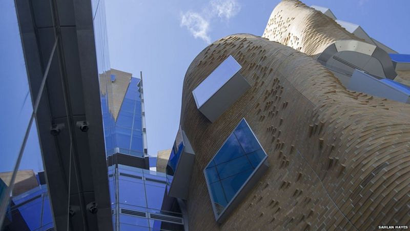 Frank Gehry's 'brown paper bag' opens in Sydney - BBC News