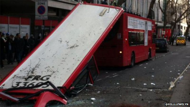 Travel scare as roof ripped off London bus - BBC News