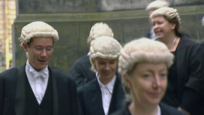 'More women' joining Scottish legal profession - BBC News
